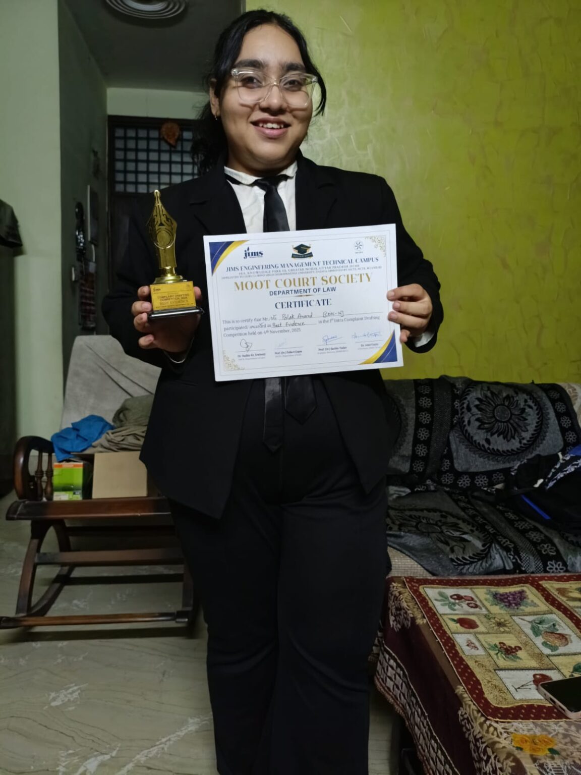 Palak Anand Shines at JIMS EMTC by Winning the Best Evidence Award in the 1st Complaint Drafting ...